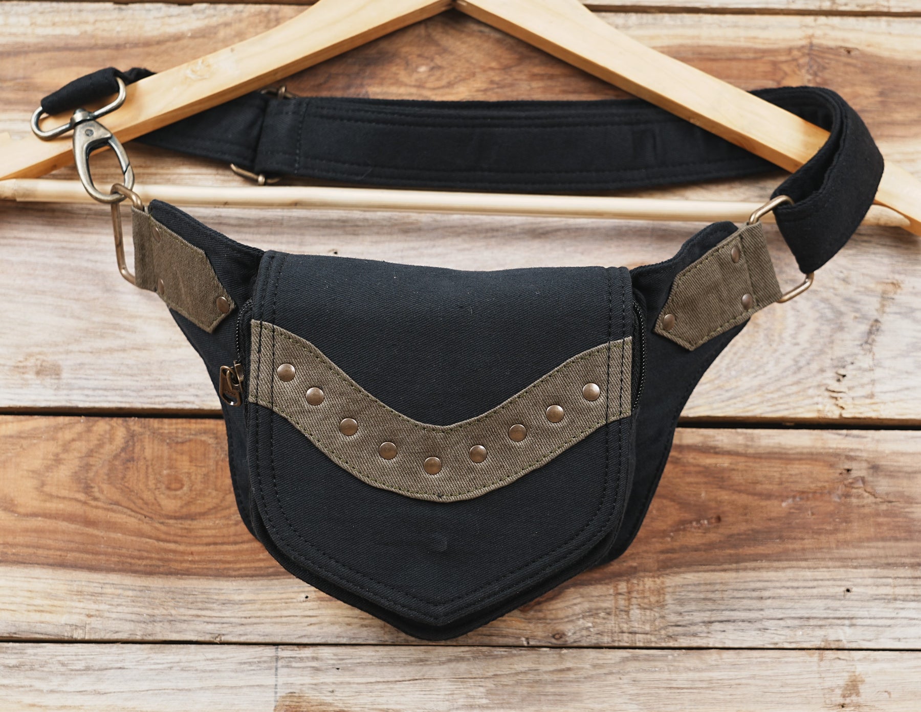 LEATHERHANDWORK – Leatherhandwork